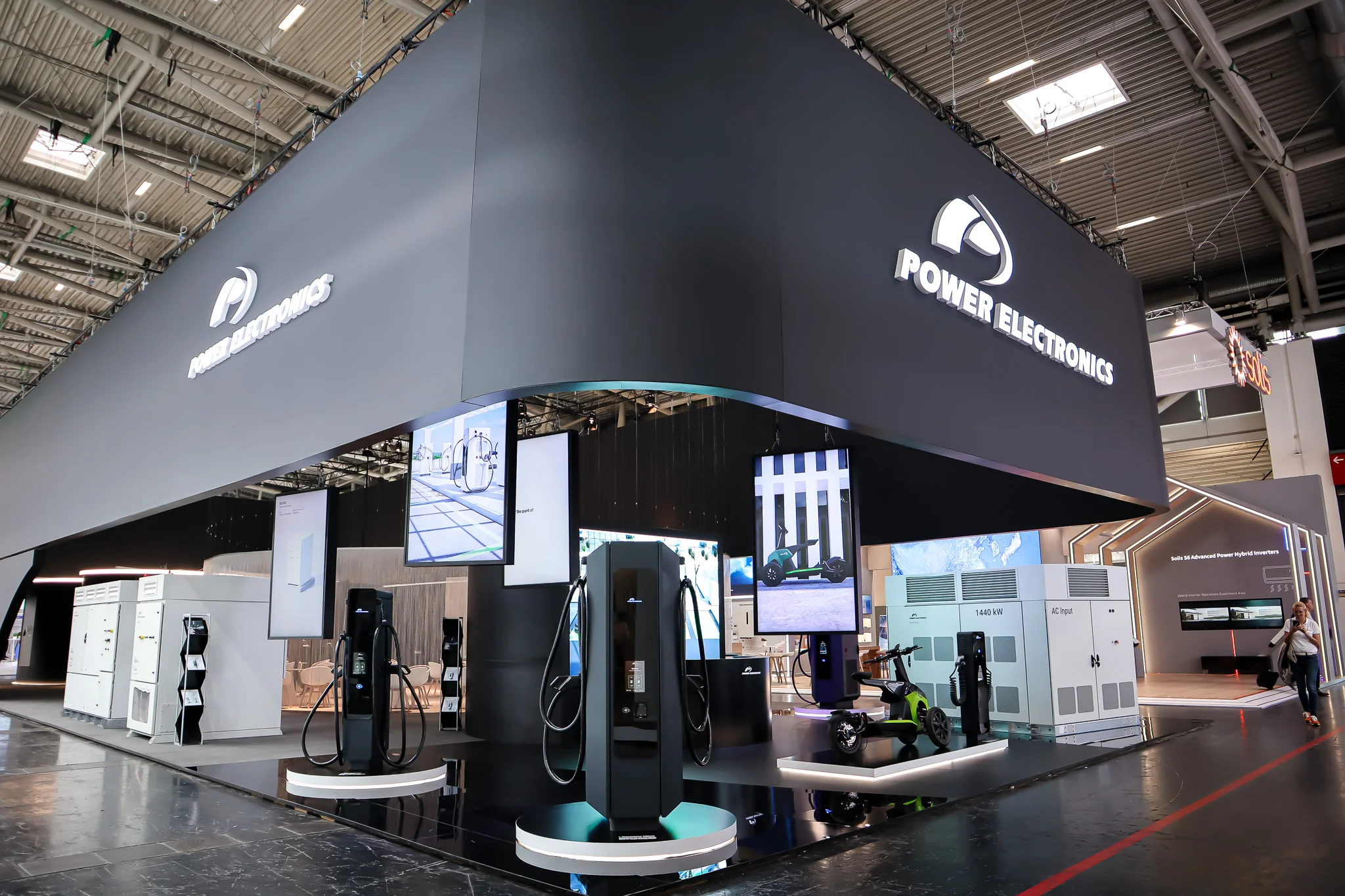 Power Electronics und meplan realisieren Markenraum mit Wow-Effekt - meplan