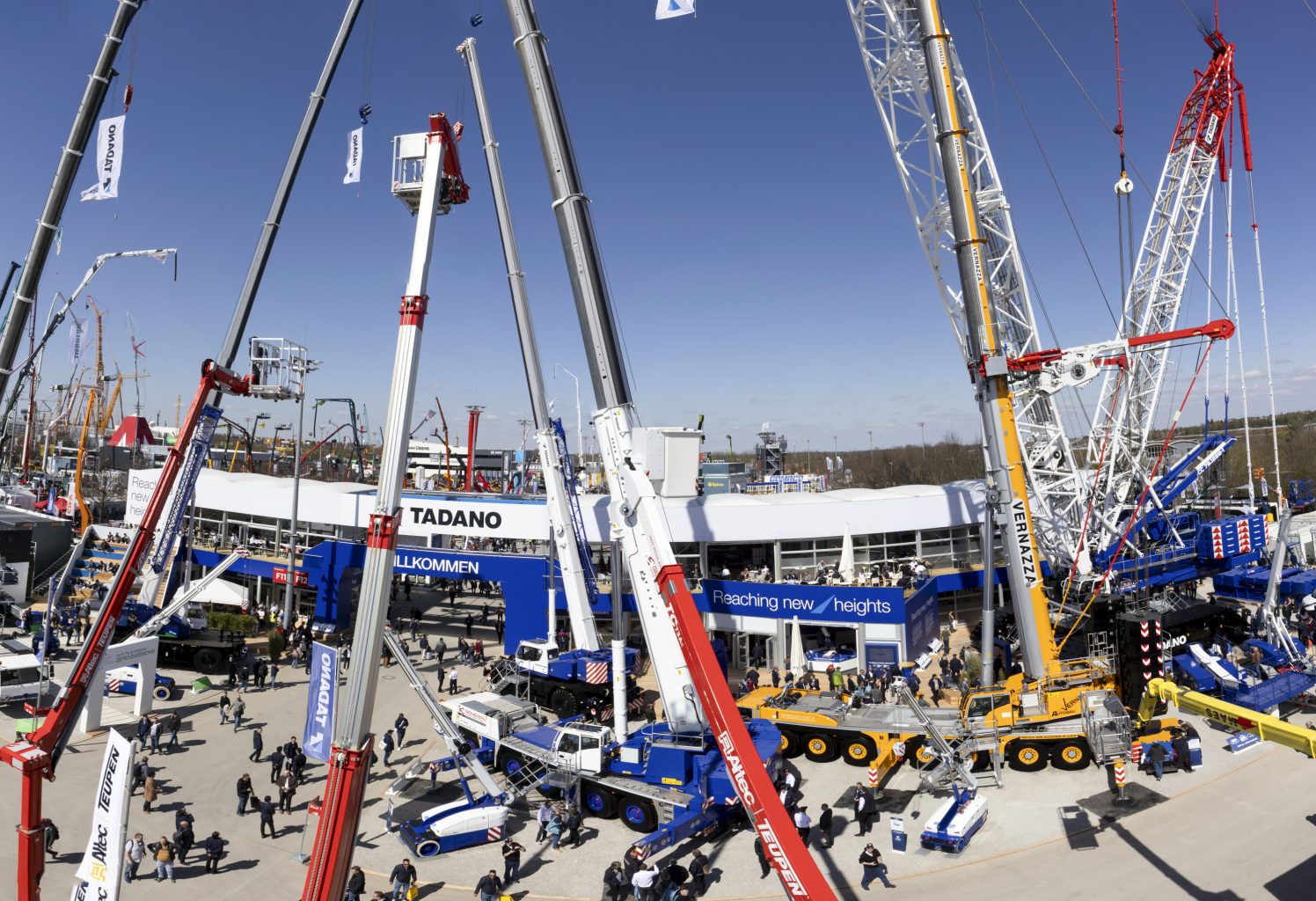 REACHING NEW HEIGHTS: Tadano auf der bauma 2025 mit meplan - meplan